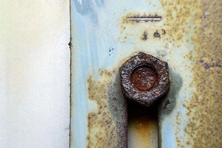 خوردگی و سیستم مدیریت خوردگی چیست؟ انواع مواد، شیوه‌های کنترل و بهروش‌ها